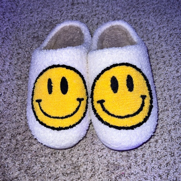 Shoes | Adorable Smiley Face House Shoe Slippers | Poshmark